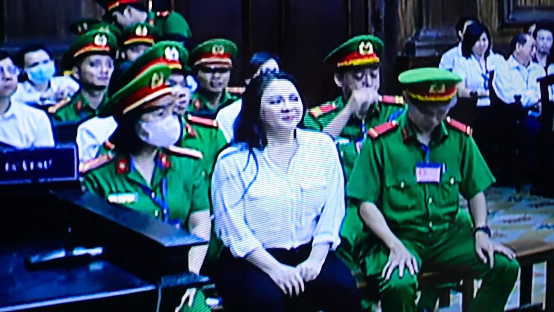 Điểm lại những phát ngôn bất hủ đến mất ngủ của bà Phương Hằng - Giải trí - StarTV